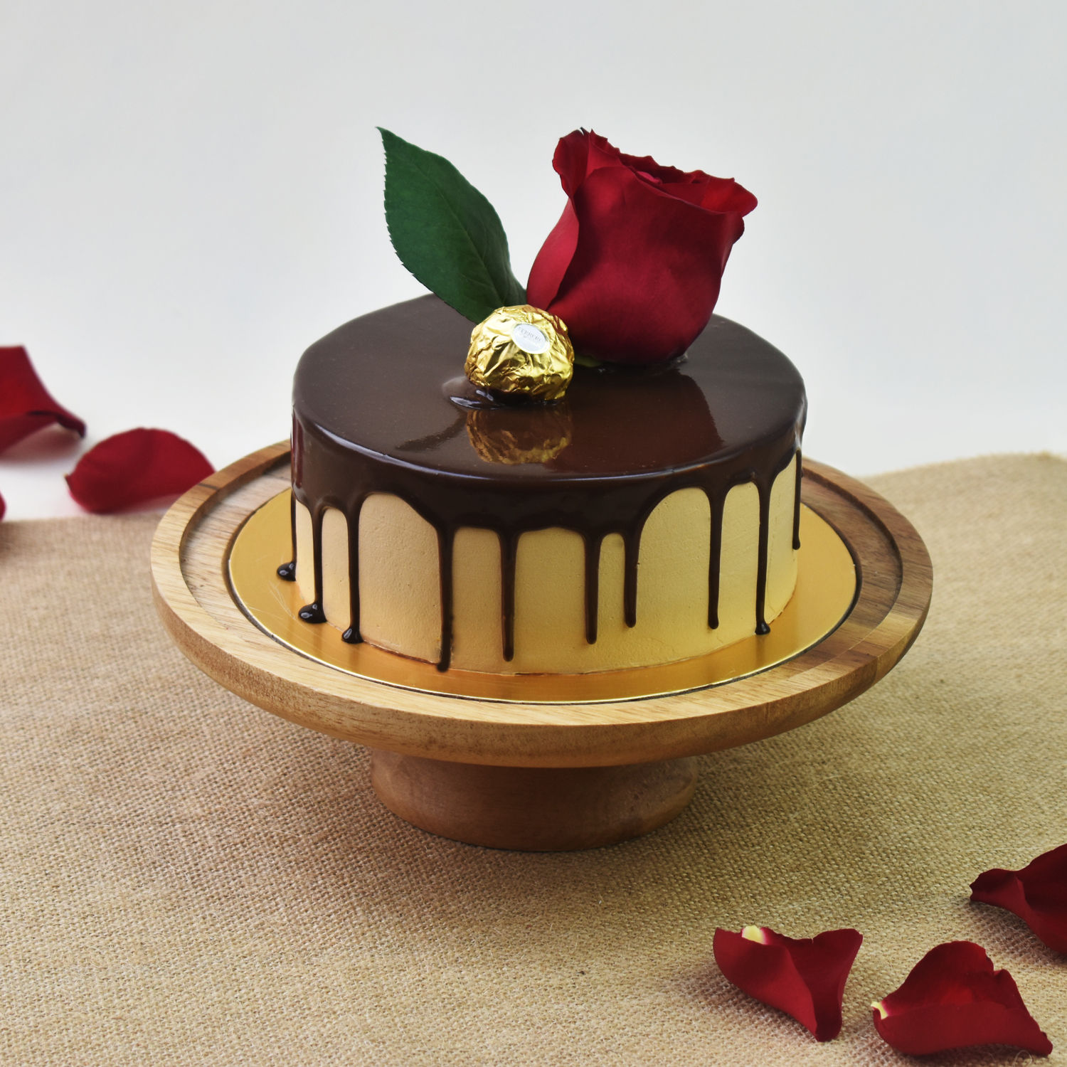 Online Chocolate Delight Cake Half Kg Gift Delivery in Bahrain - Fnp.ae