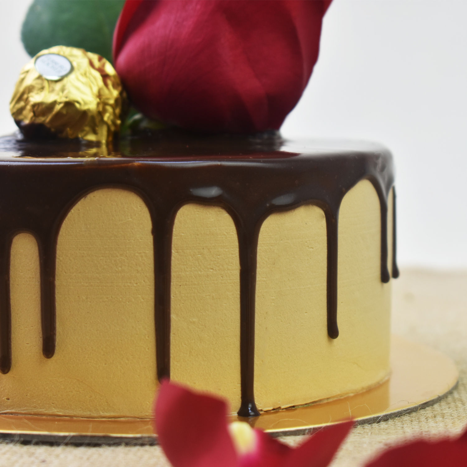 Online Chocolate Delight Cake Half Kg Gift Delivery in Bahrain - Fnp.ae