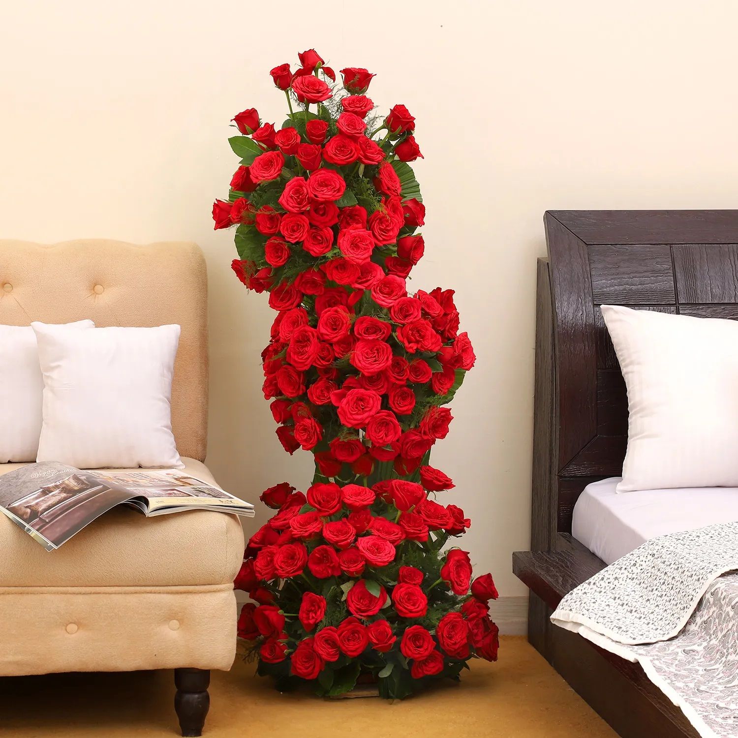 Online Premium 100 Red Roses Arrangement Gift Delivery in India - FNP