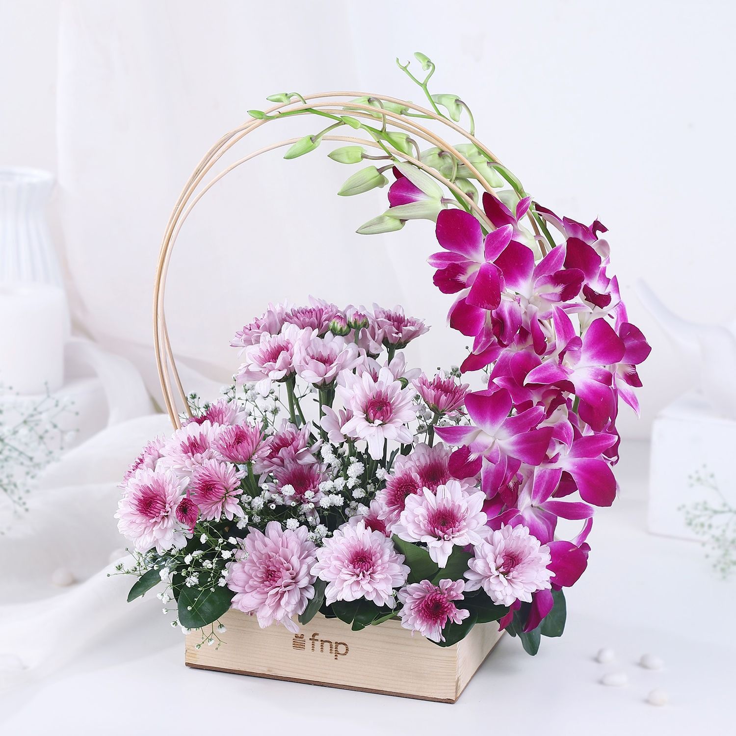 Online Royal Orchid Daisy Embrace Gift Delivery in India - Fnp.ae