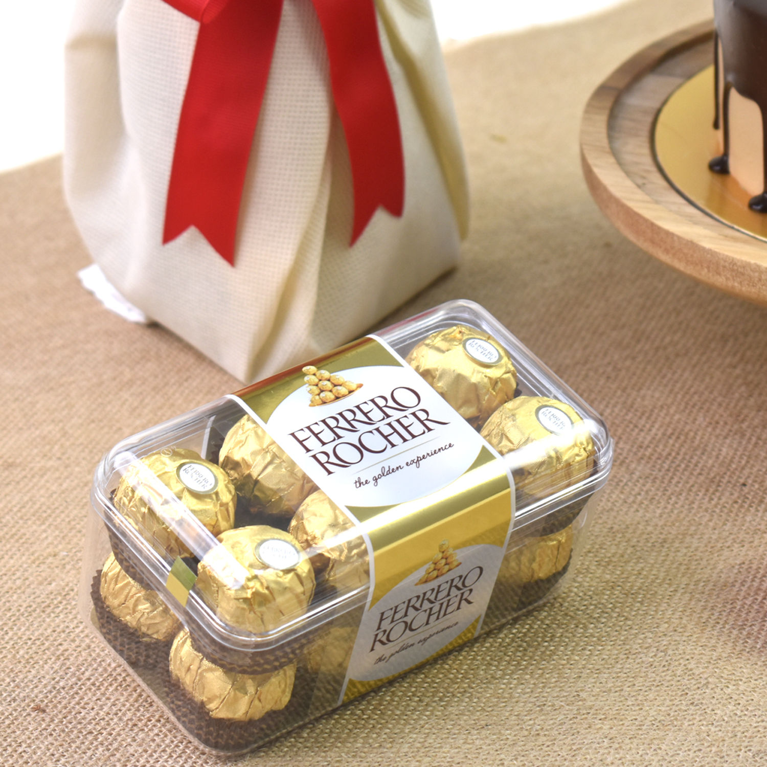 Online Half Kg Cake With 6 Roses Bouquet And 16 Pcs Ferrero Gift ...