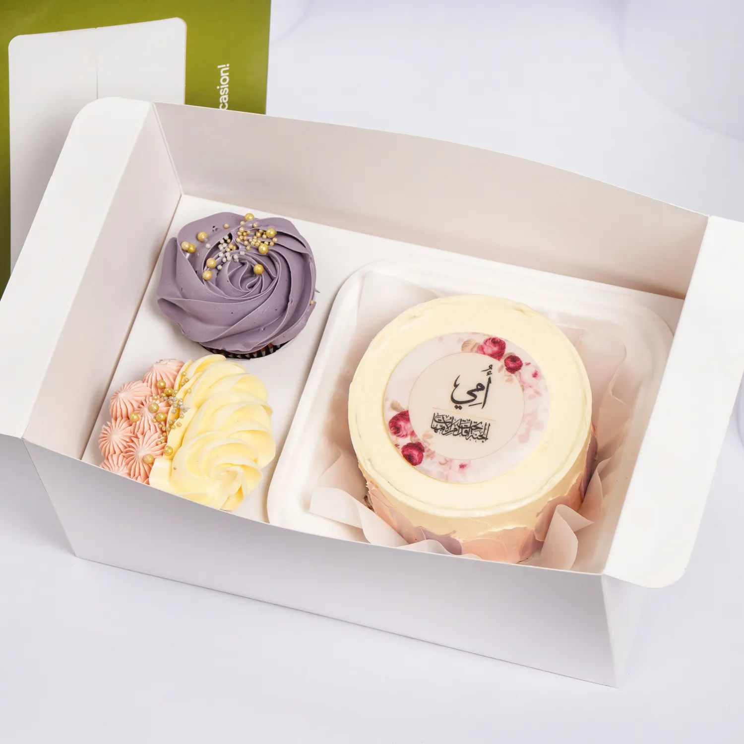 Online Cake And Cupcakes Box For Ummi Gift Delivery in Kuwait - FNP
