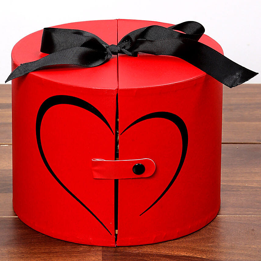 Order Grand Box Of Golden Roses Online | Same-Day Delivery UAE - Fnp.ae