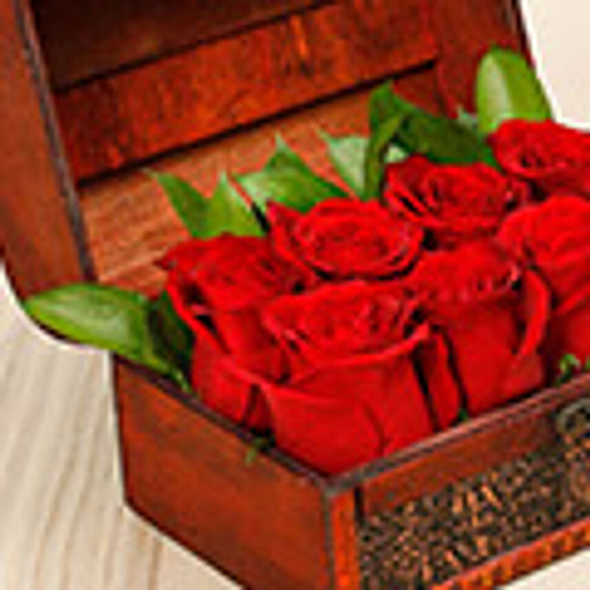 Order 8 Red Roses in the Box Online | Same-Day Delivery UAE - Fnp.ae