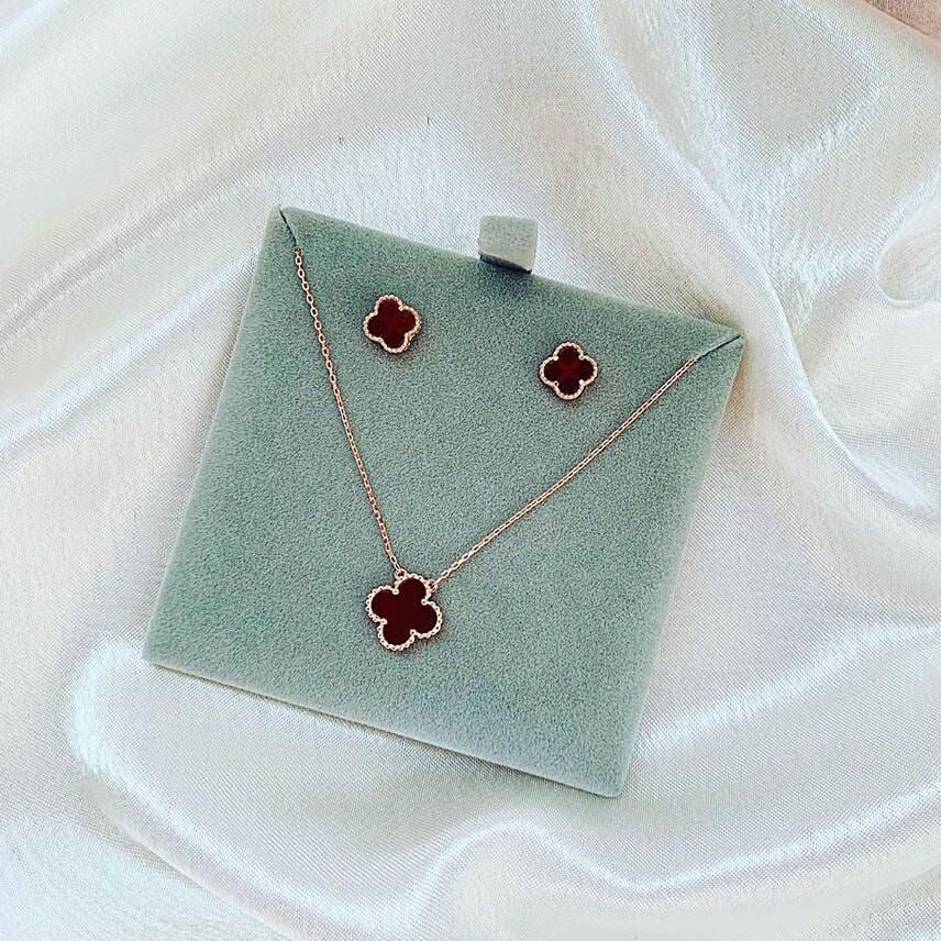 Online Red four leaf clover set Gift Delivery in UAE - FNP