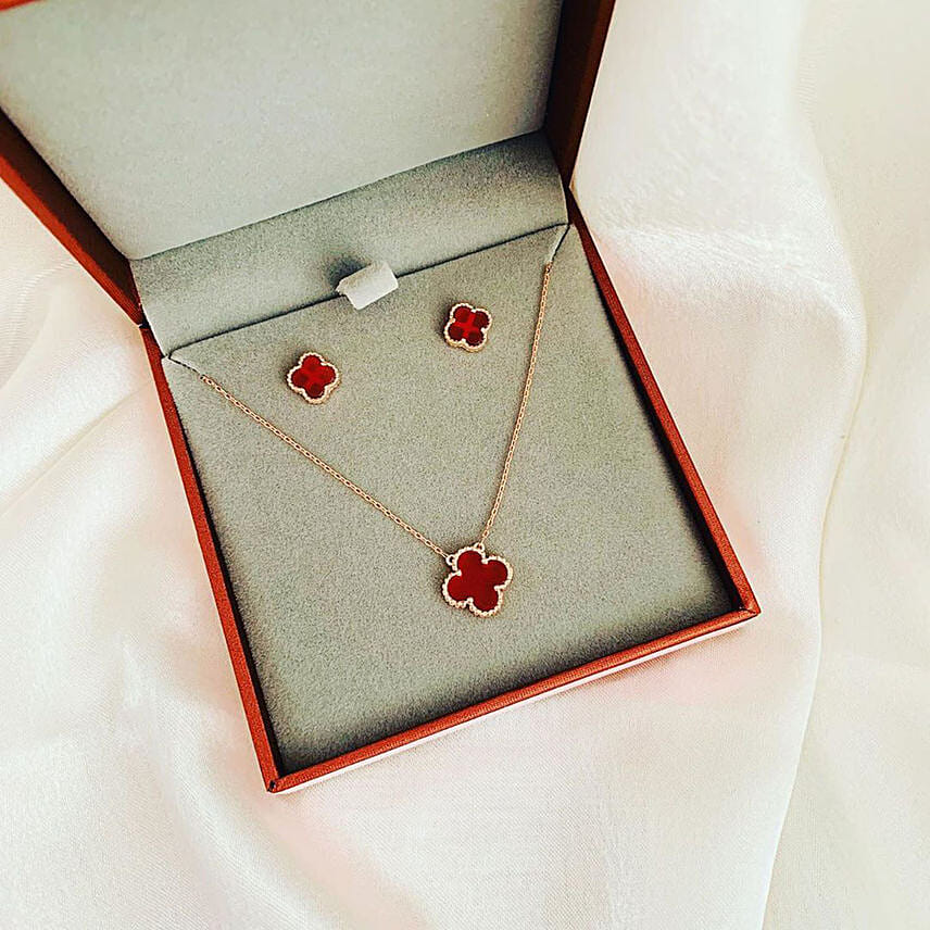 Online Red four leaf clover set Gift Delivery in UAE - FNP