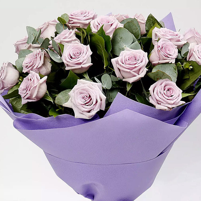 Online Eternal 20 Purple Roses Bouquet with cake Gift Delivery in UAE - FNP
