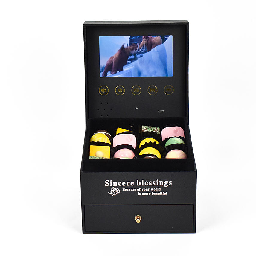 أون لاين Personalized Video Message with Chocolates توصيل هدايا في UAE ...