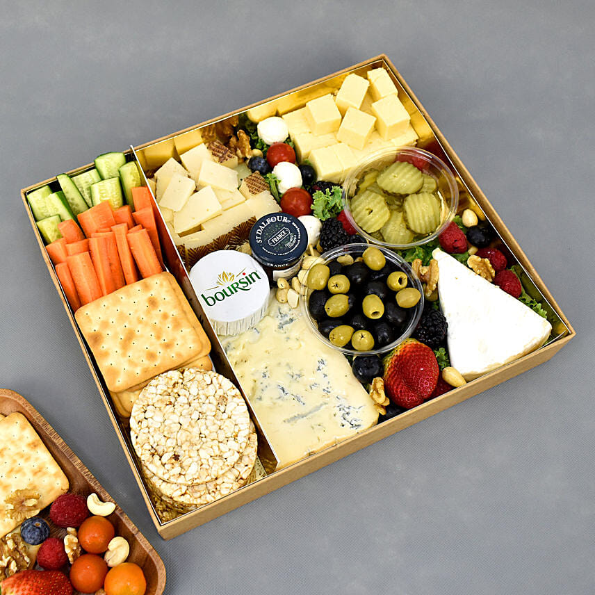 Order Cheese Box For Vegetarians Online | Same-Day Delivery UAE - Fnp.ae
