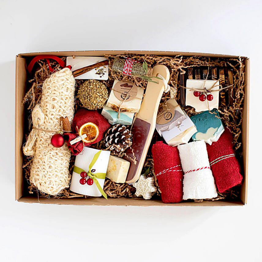 Online Grand Christmas Personal Care Hamper Gift Delivery in UAE - FNP