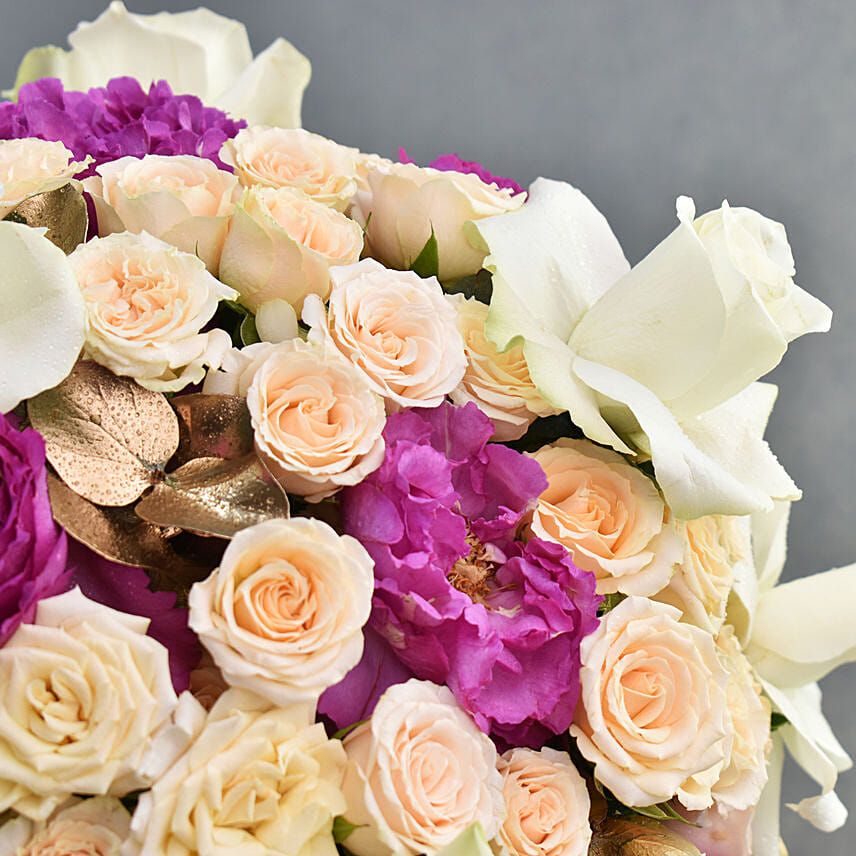 أون لاين باقة ورد بيبي روز لون مشمشي في فازة فاخرة توصيل هدايا في UAE - FNP