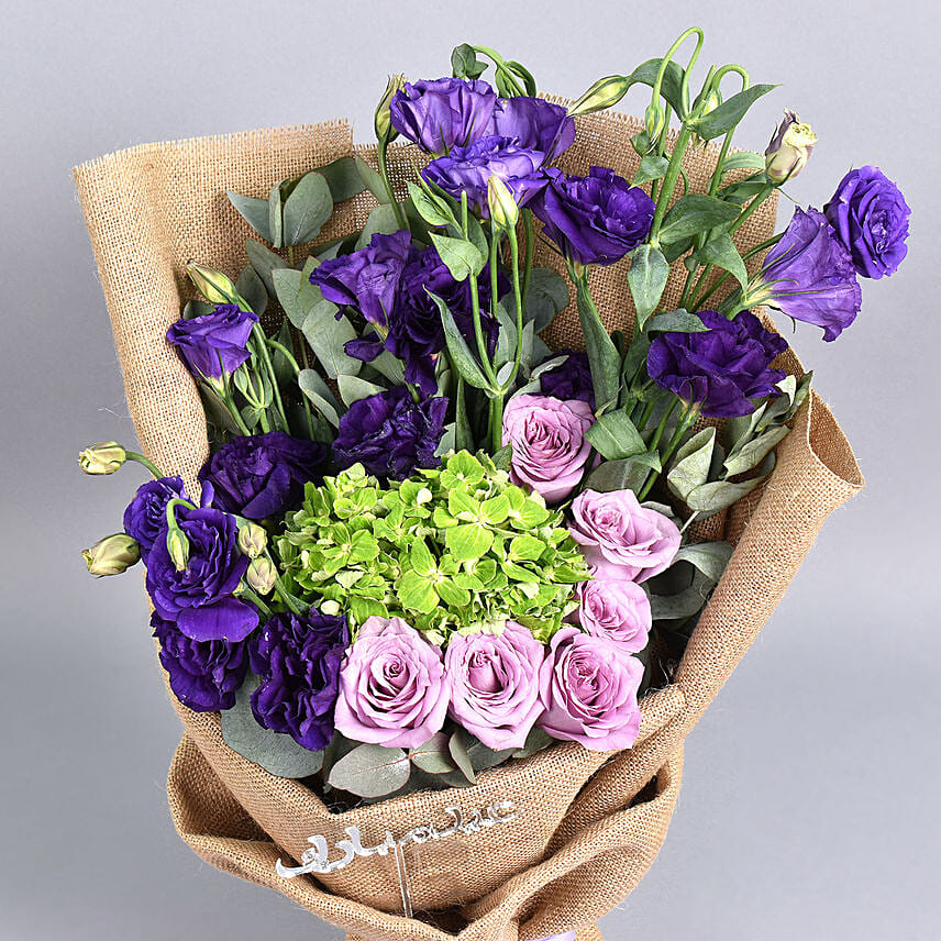 أون لاين باقة ورد ليسانتوس وهايدرينجيا في غلاف بني وببيونة موف توصيل ...