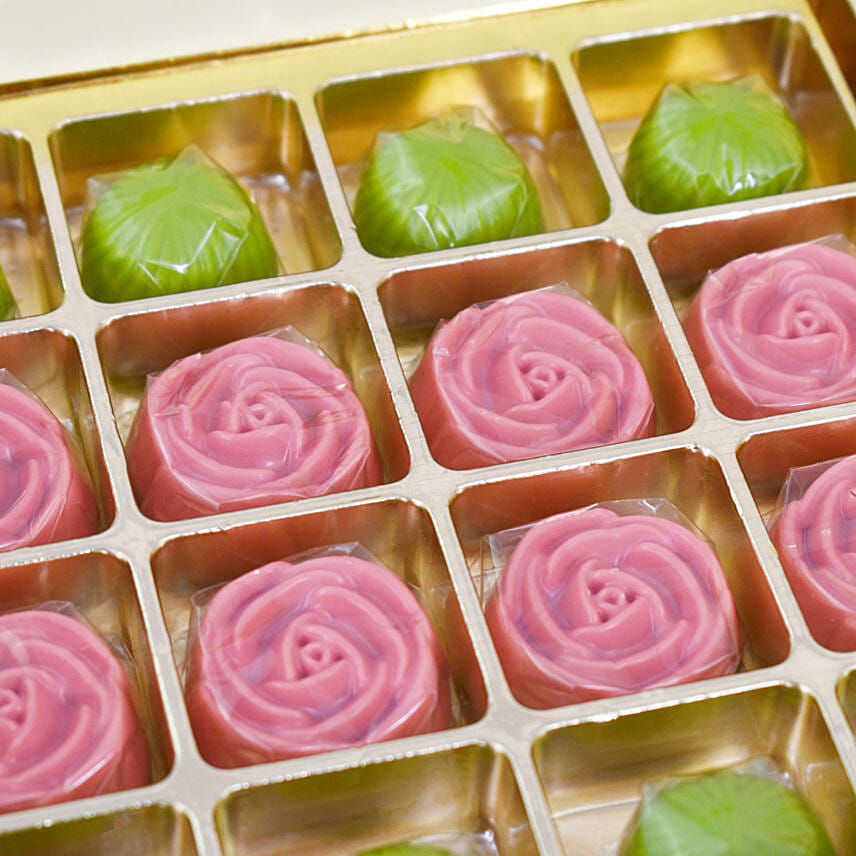Order Roses Chocolates Box Small Online | Same-Day Delivery UAE - Fnp.ae