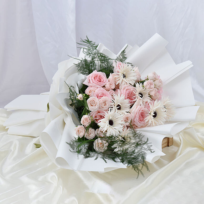 Online Pink Ohara Roses and White Spider Gerberas Bouquet Gift Delivery ...