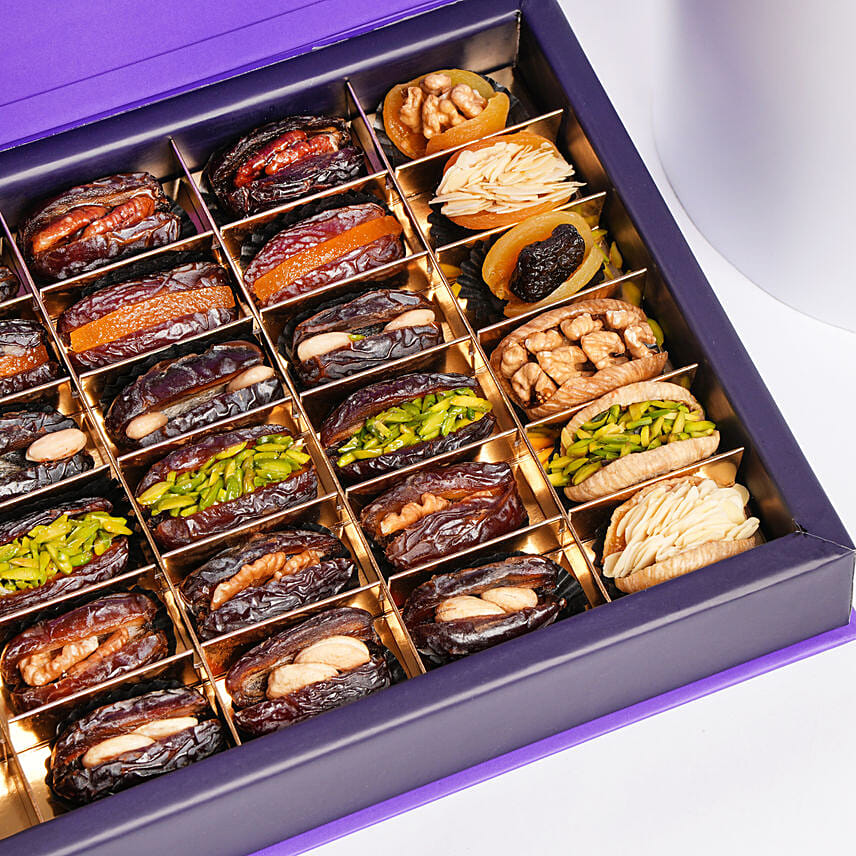 Order Majdool Dates Stuffed Gift Box By Wafi Online | Same-Day Delivery ...