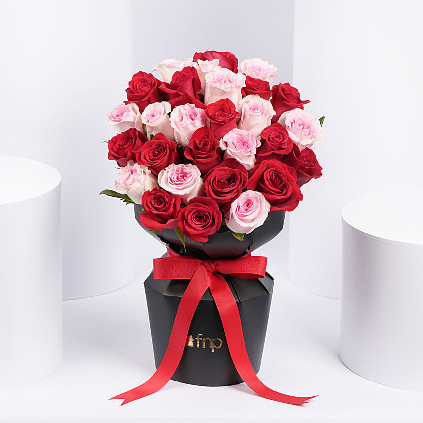 Online 15 red and 15 Pink Roses Sleeve Bouquet Gift Delivery in UAE - FNP
