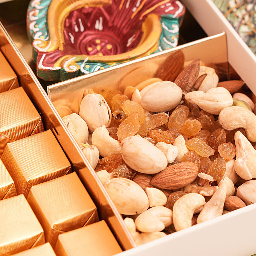 Order Festive Glow Delight Box Online | Same-Day Delivery UAE - Fnp.ae