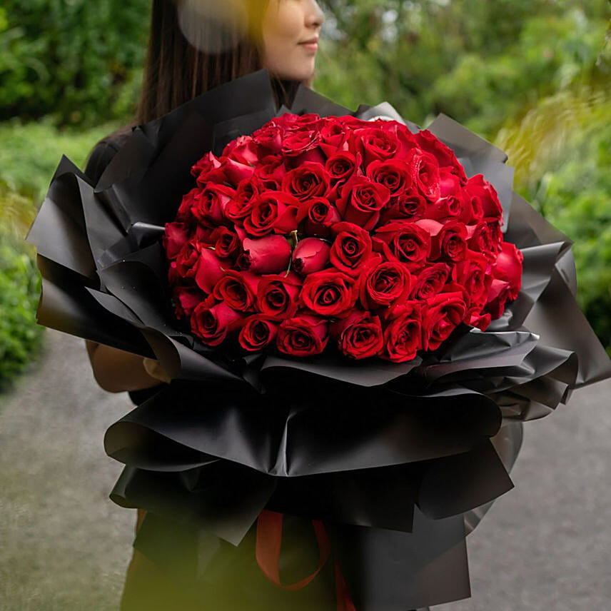 Online Heavenly Red Roses Beautifully Ties Bouquet Gift Delivery in ...
