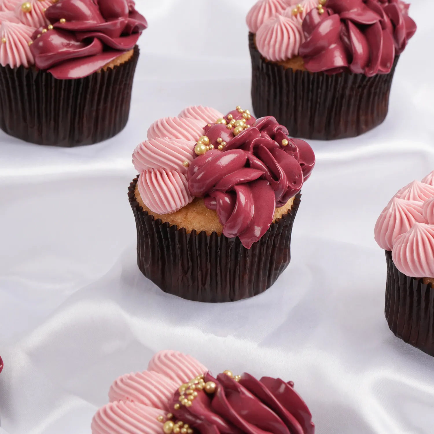 Online Celebratory Cupcake Set Gift Delivery in Oman - FNP