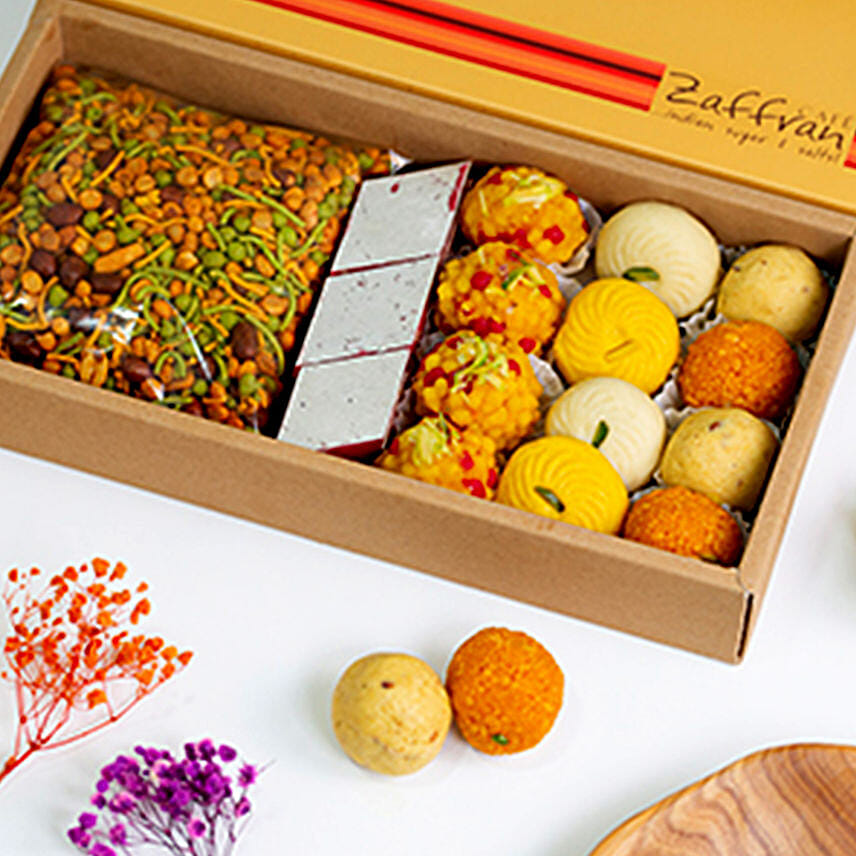 Online Assorted Sweets & Savoury Farsan Box 1 Kg Gift Delivery in Qatar ...
