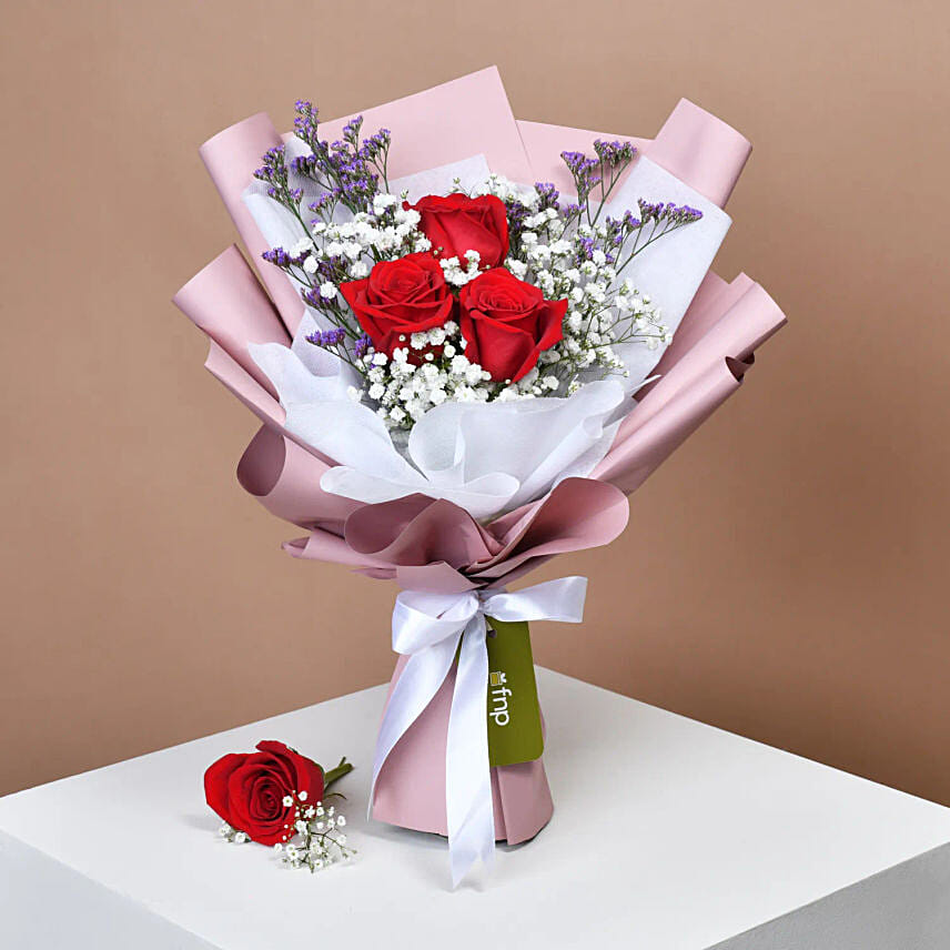 Online Red Roses & Half Kg Fudge Cake Gift Delivery in Qatar - FNP