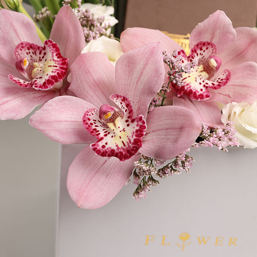Online Flower Box with Perfume Gift Delivery in Qatar - Fnp.ae