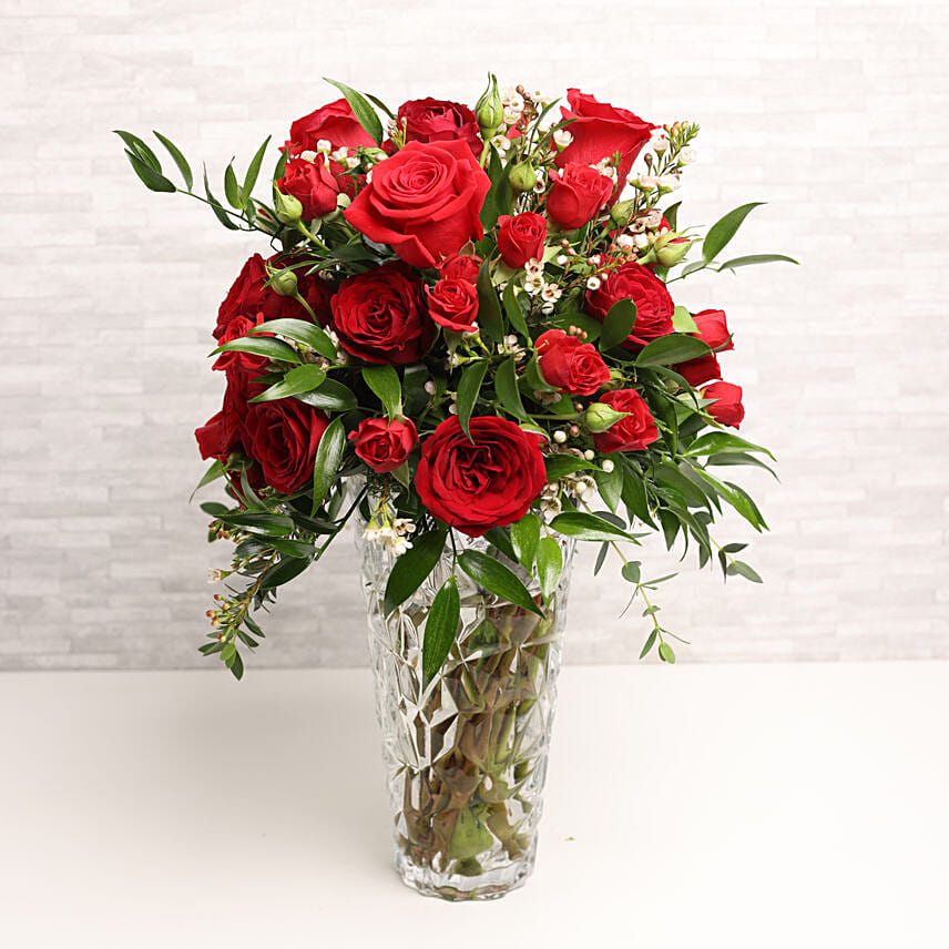 Online Fresh Red Roses in a Vase Gift Delivery in Qatar - FNP