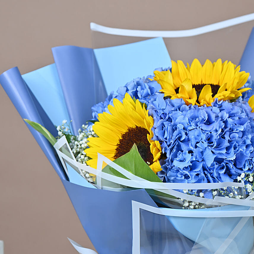 أون لاين Hydrangea Bouquet with Sunflowers توصيل هدايا في Qatar - FNP