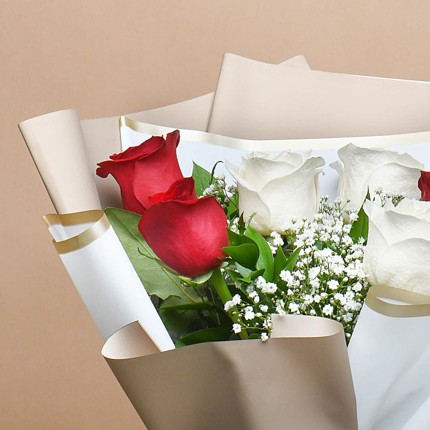 Online Regal Rose Hand Bouquet Gift Delivery in Qatar - FNP