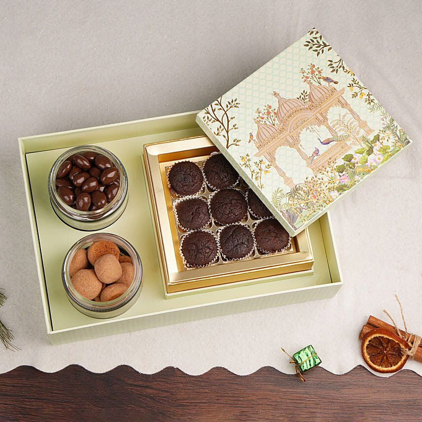 Online Christmas Wishes Gift Box Gift Delivery in Qatar - FNP