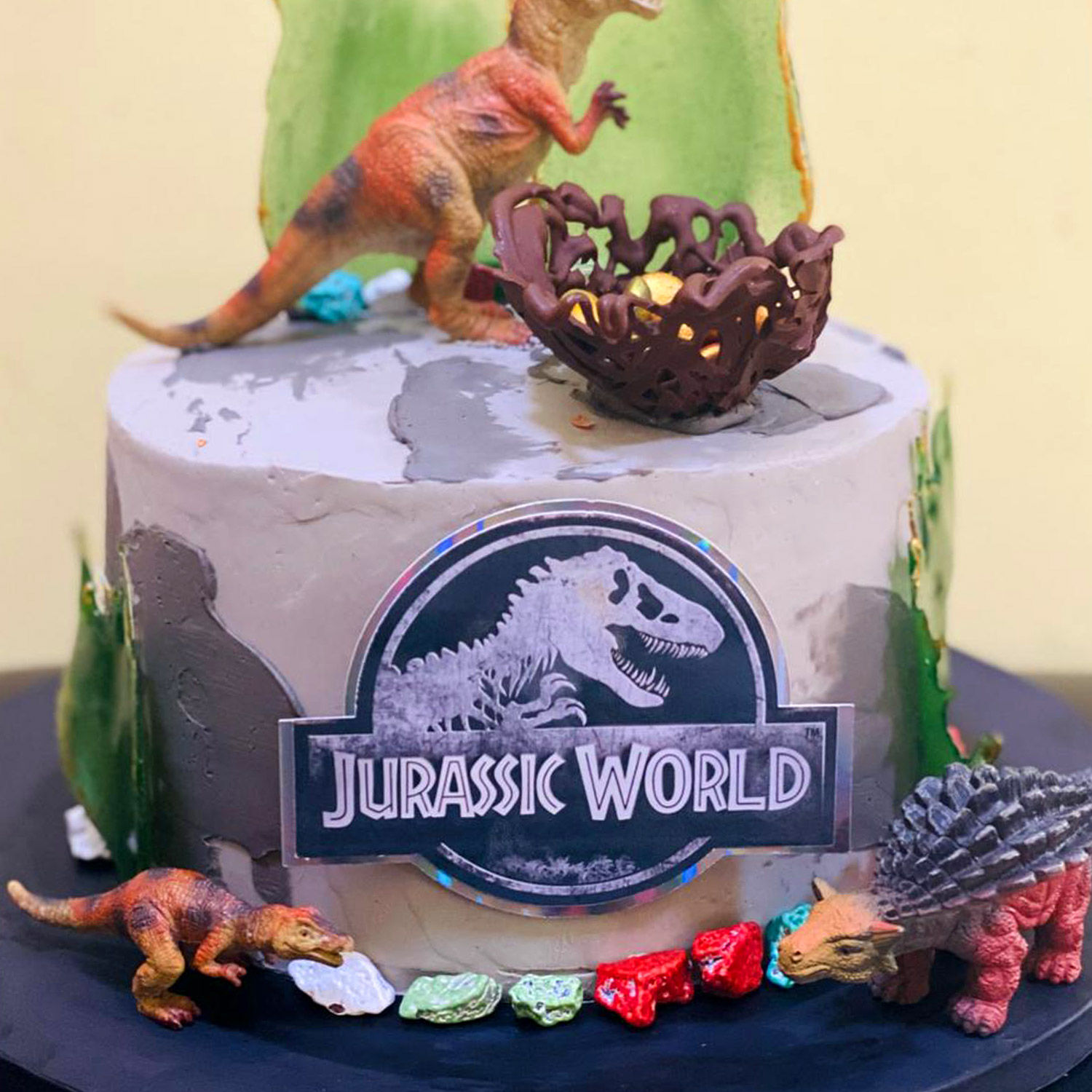 Online Jurassic World Chocolate Cake Gift Delivery in Qatar - Fnp.ae