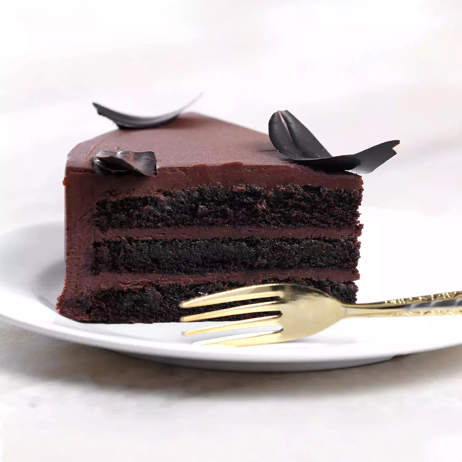 Online Classic Chocolate Cake Half Kg Gift Delivery in Qatar - FNP