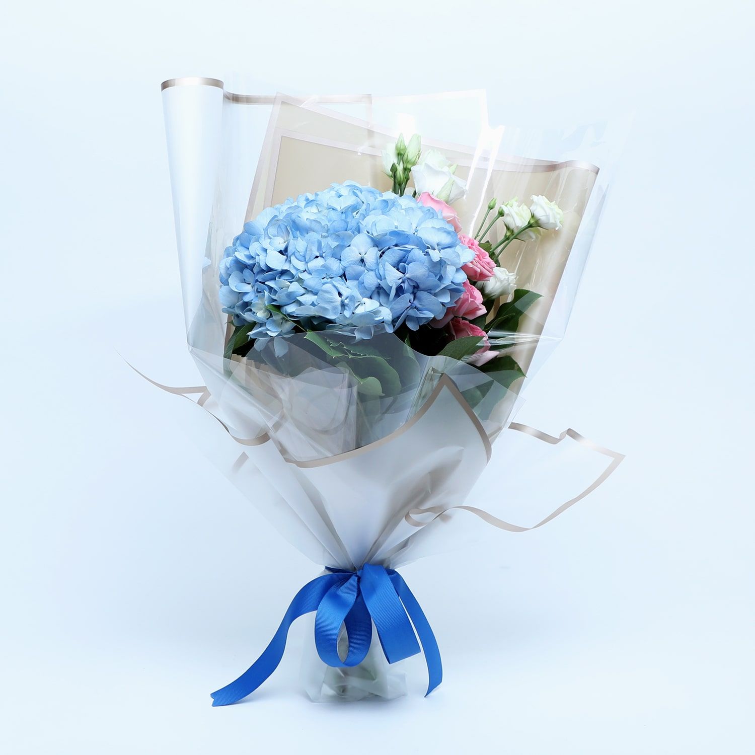 Online Appealing Roses N Hydrangea Bouquet Gift Delivery in Qatar - FNP