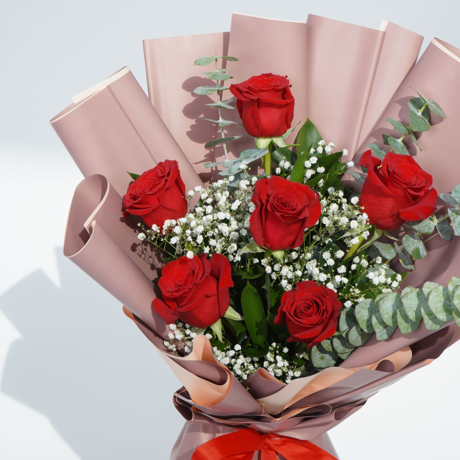 Online Love Confetti Bouquet Gift Delivery in Qatar - Fnp.ae