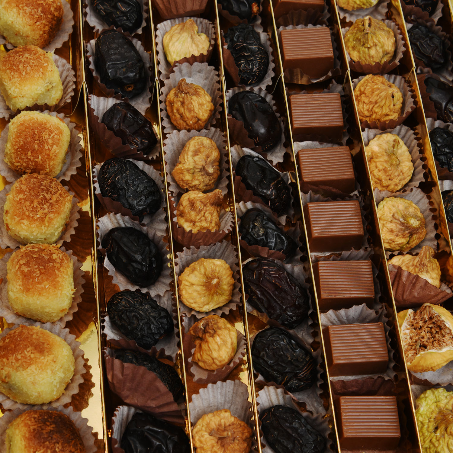 Online Assorted Arabic Sweets & Dates Platter Gift Delivery in Qatar ...