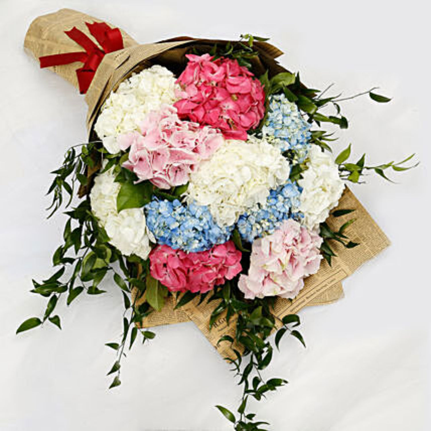 Online Elegant Hydrangea Bouquet Gift Delivery in Qatar - Fnp.ae
