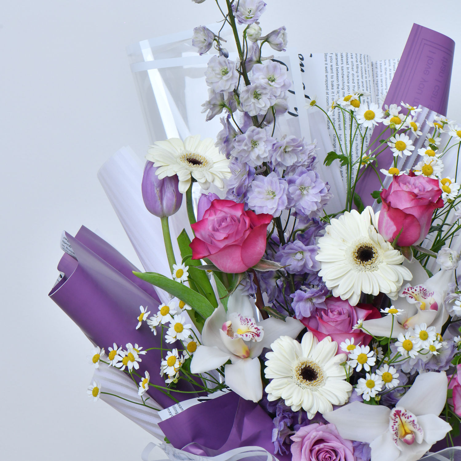 Online Dual Rose Marvel Gift Delivery in Qatar - Fnp.ae