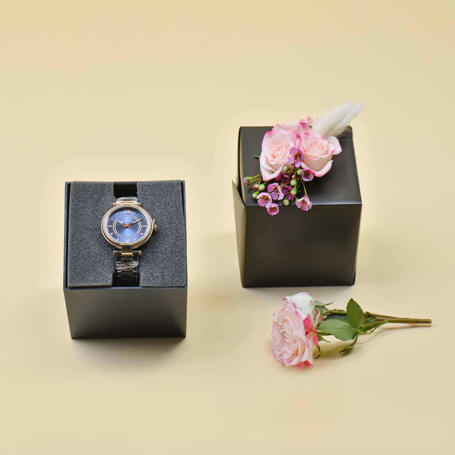 Online Enchanting Flowers with Watch Gift Delivery in Qatar - Fnp.ae