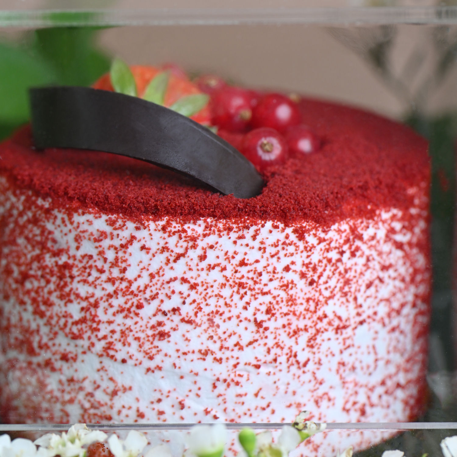 Online Birthday Flower Arrangement with Mono Cake Gift Delivery in ...