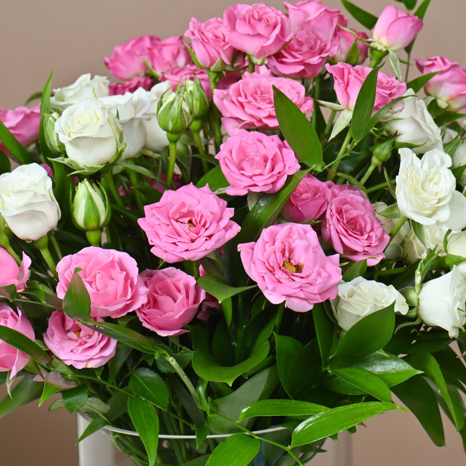Online Foral Arrangement of Baby Roses Gift Delivery in Qatar - FNP