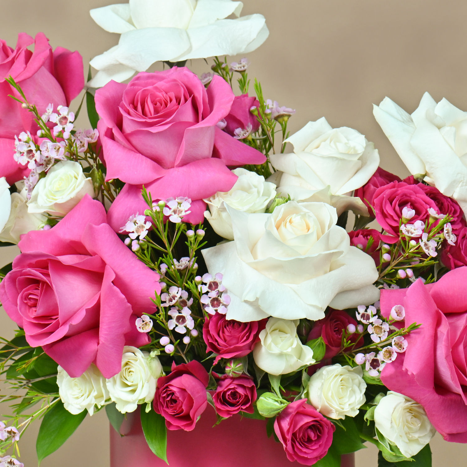 Online Romantic Gesture Rose Arrangement Gift Delivery in Qatar - Fnp.ae