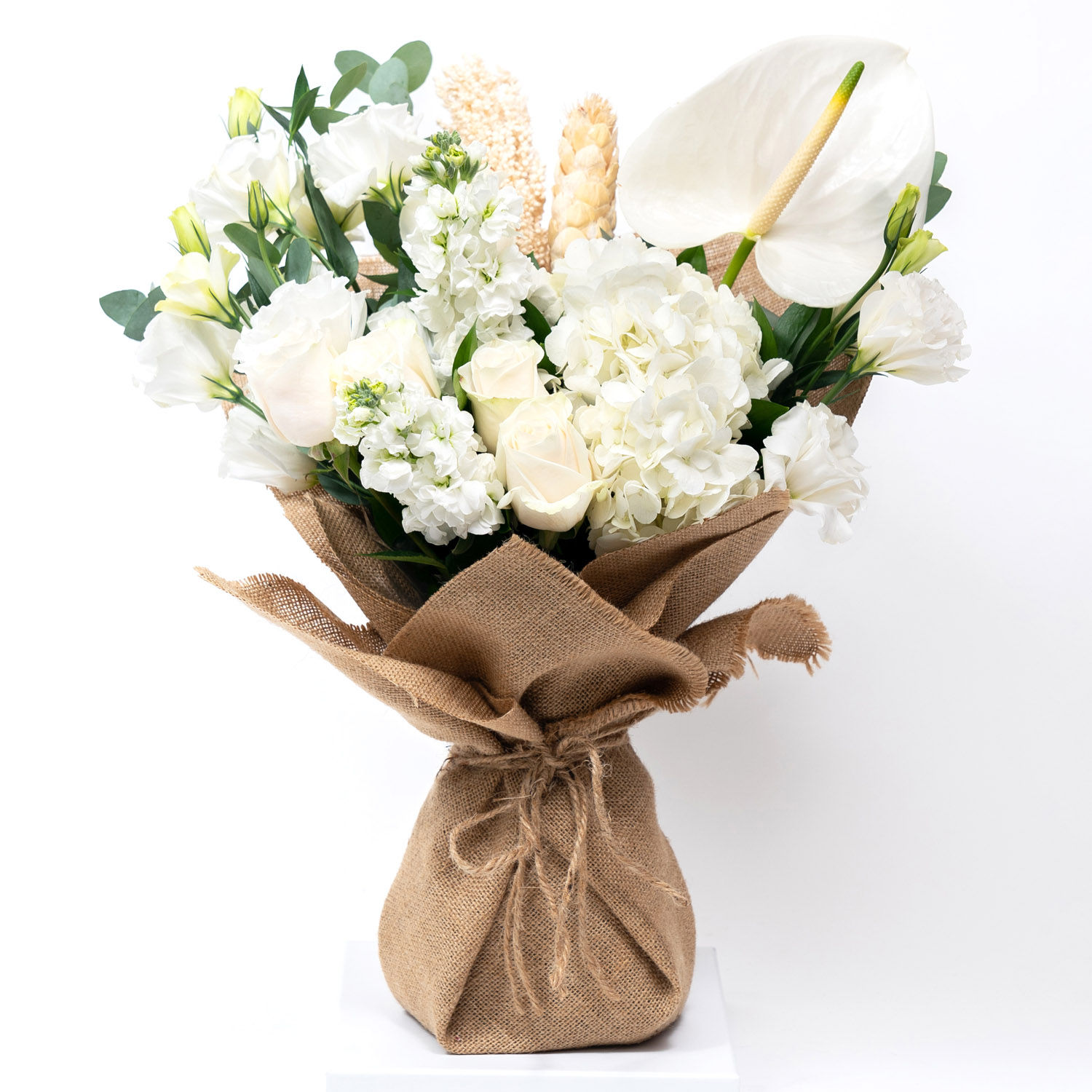 Online White Flower Hand Bouquet Gift Delivery in Qatar - Fnp.ae