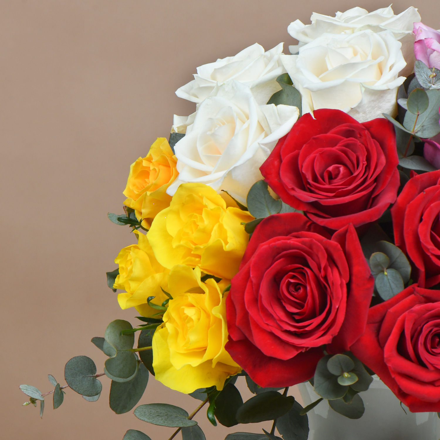Online Mix Color Roses Arrangement Gift Delivery in Qatar - FNP
