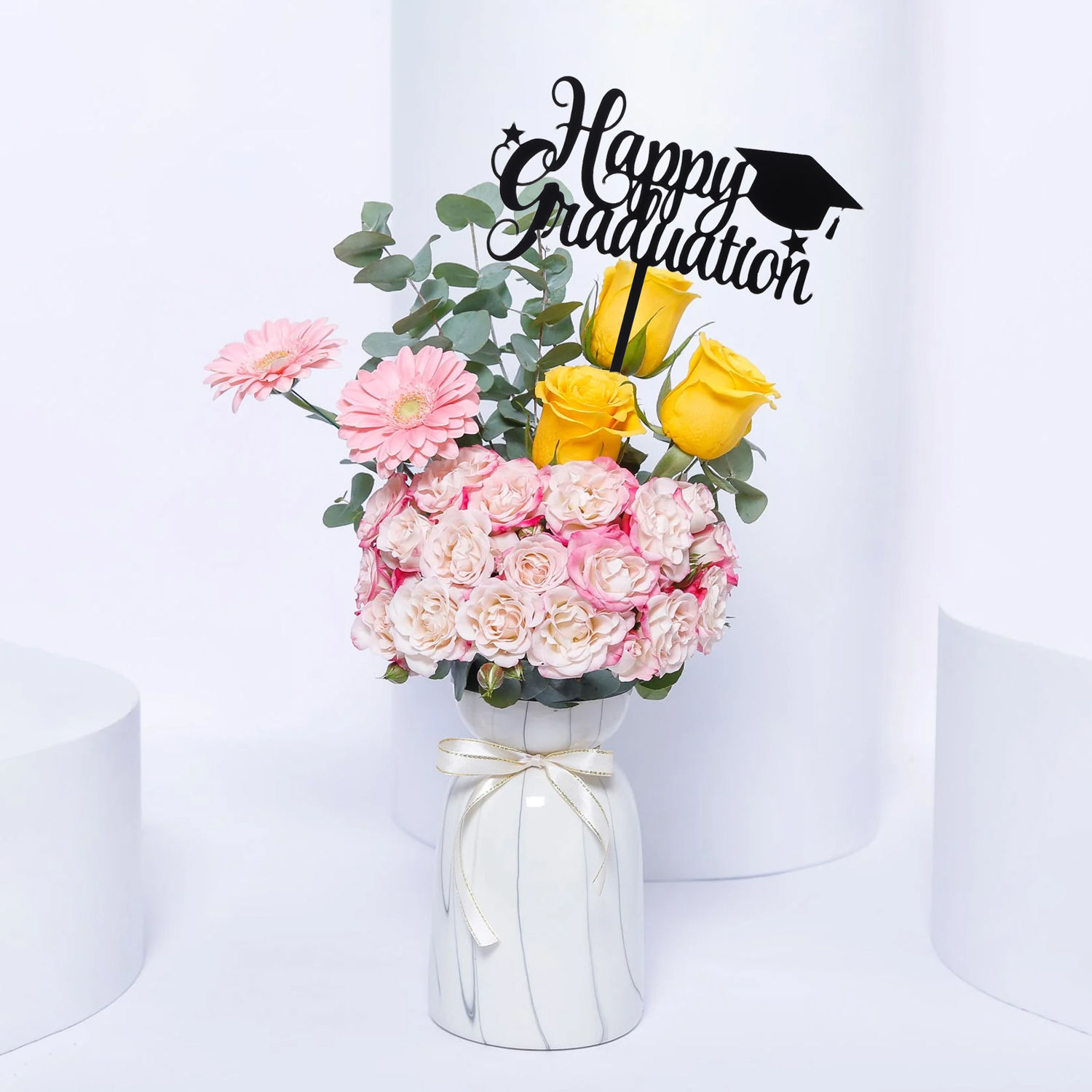 Online Incredible Flowers Vase | Graduation Day Gift Delivery in Qatar ...