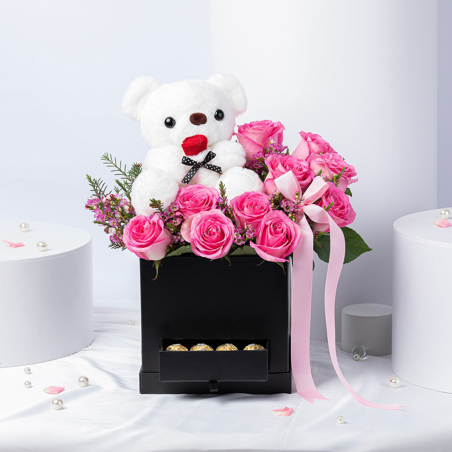Online Teddy & Roses hug Delight Box Gift Delivery in Qatar - FNP