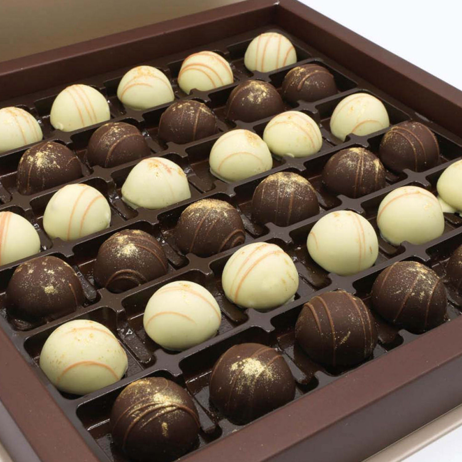 Online Oreo Chocolates Box Large Gift Delivery in Saudi-arabia - FNP