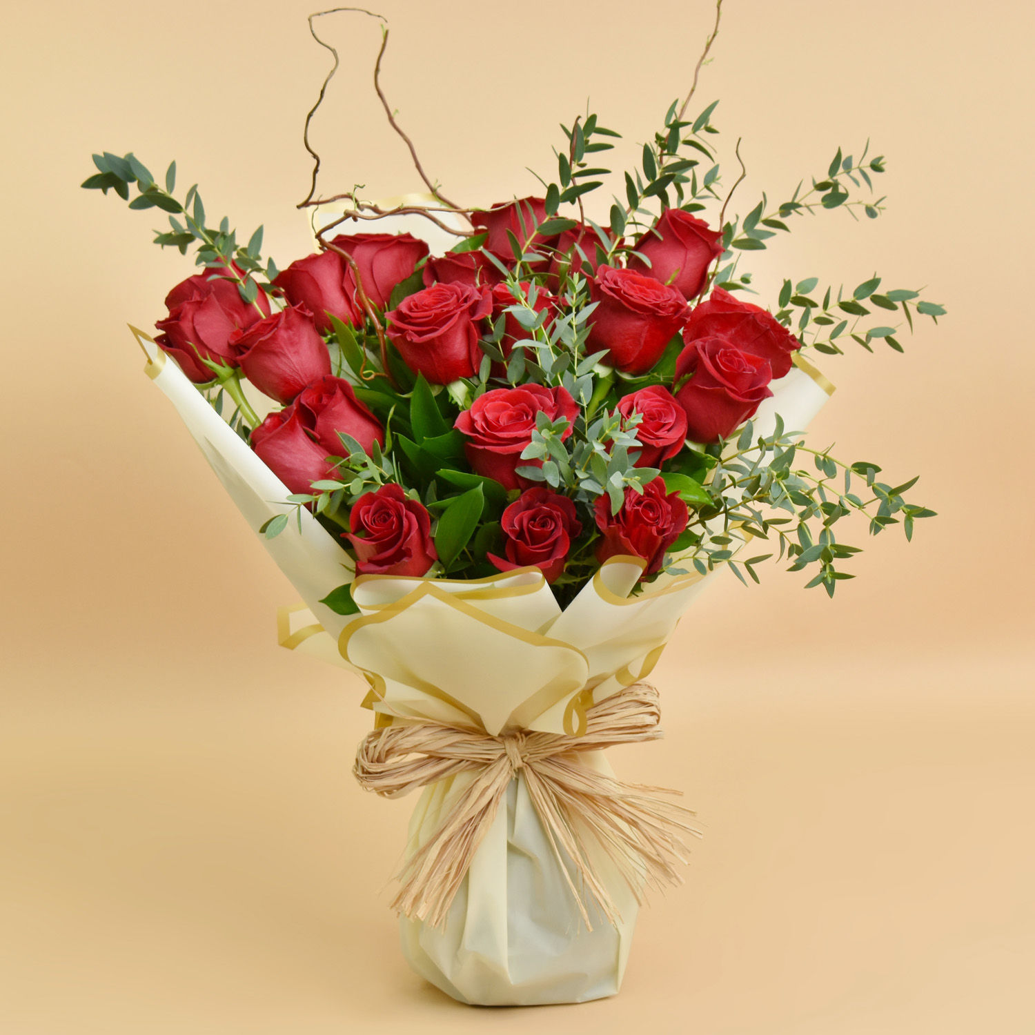 Online Red Roses Mesmerizing Bouquet Gift Delivery in Saudi-arabia - FNP