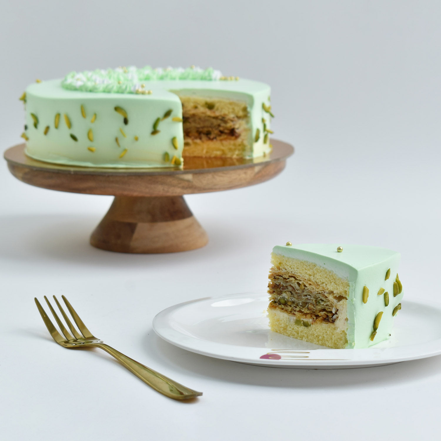 أون لاين Pistachio Kunafa Cake 1 KG توصيل هدايا في Jordan - Fnp.ae