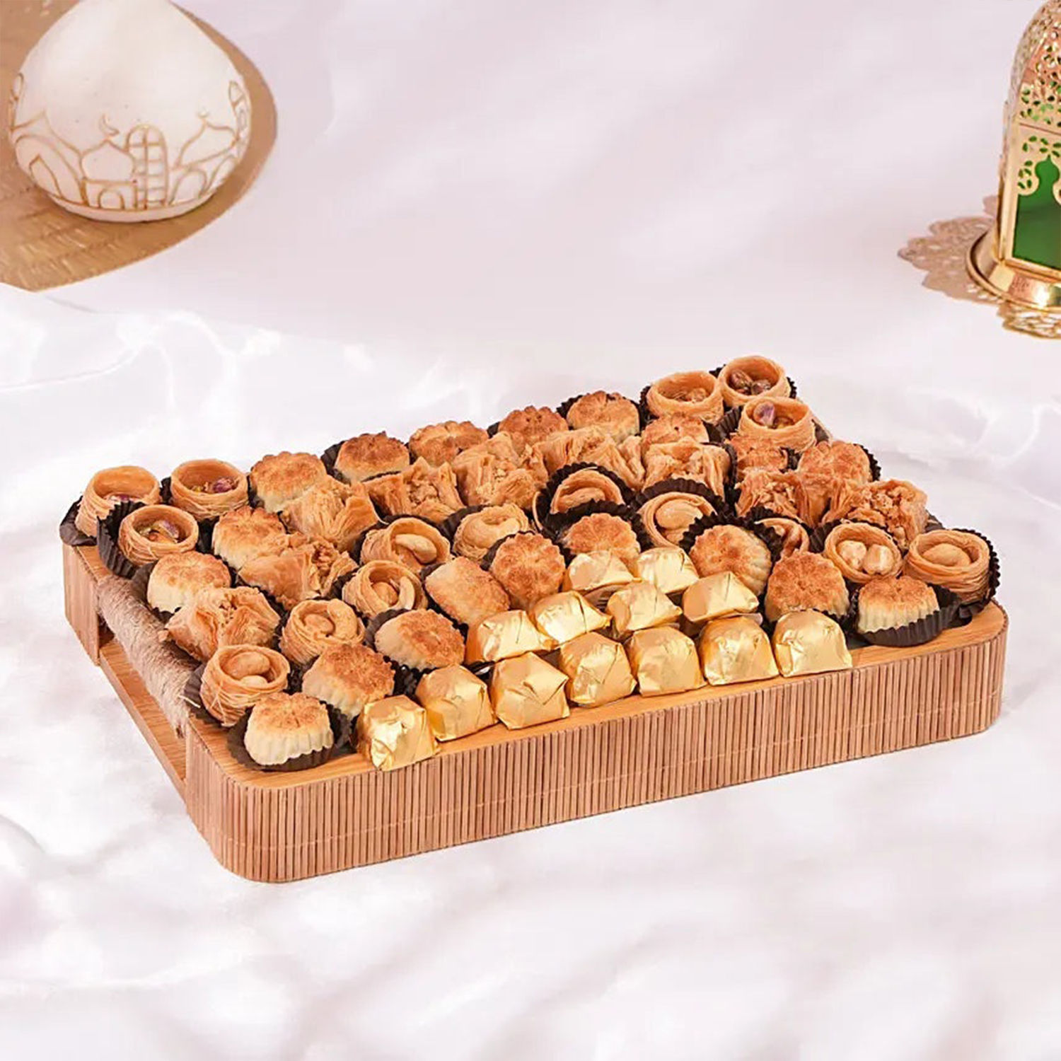 Online Ramadan Gift Arabian Sweets Tray Gift Delivery in Saudi-arabia - Fnp.ae