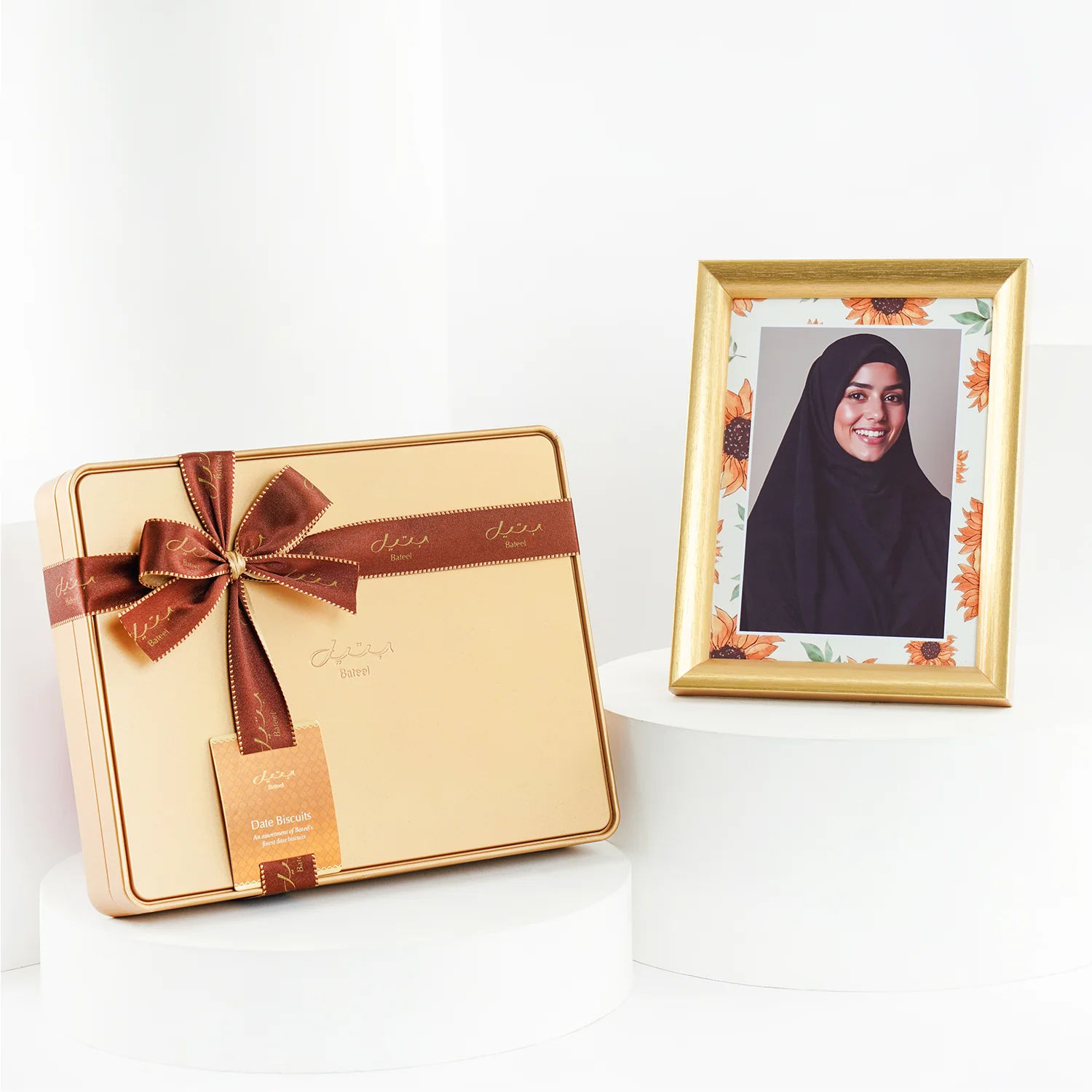 Online Bateel Premium Cookies Box n Photo Frame Gift Delivery in Saudi ...